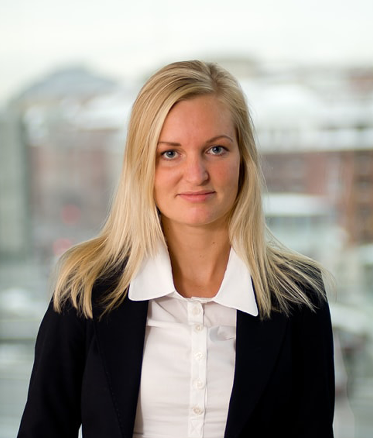 Caroline Henneberg – Qualified investor